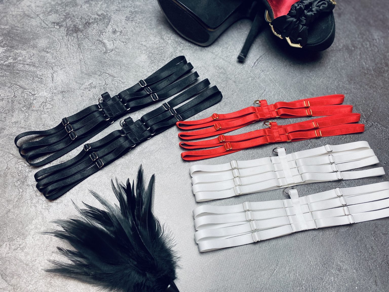 Red adjustable leg garters (handmade) - Miss Impreza